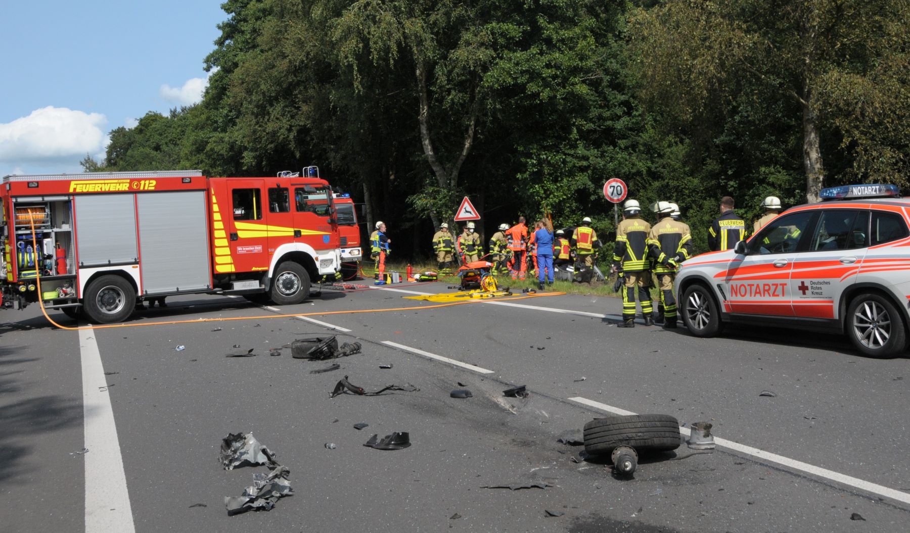 Schwerer Unfall in Logabirum: Gaffer erschweren Rettungseinsatz ...